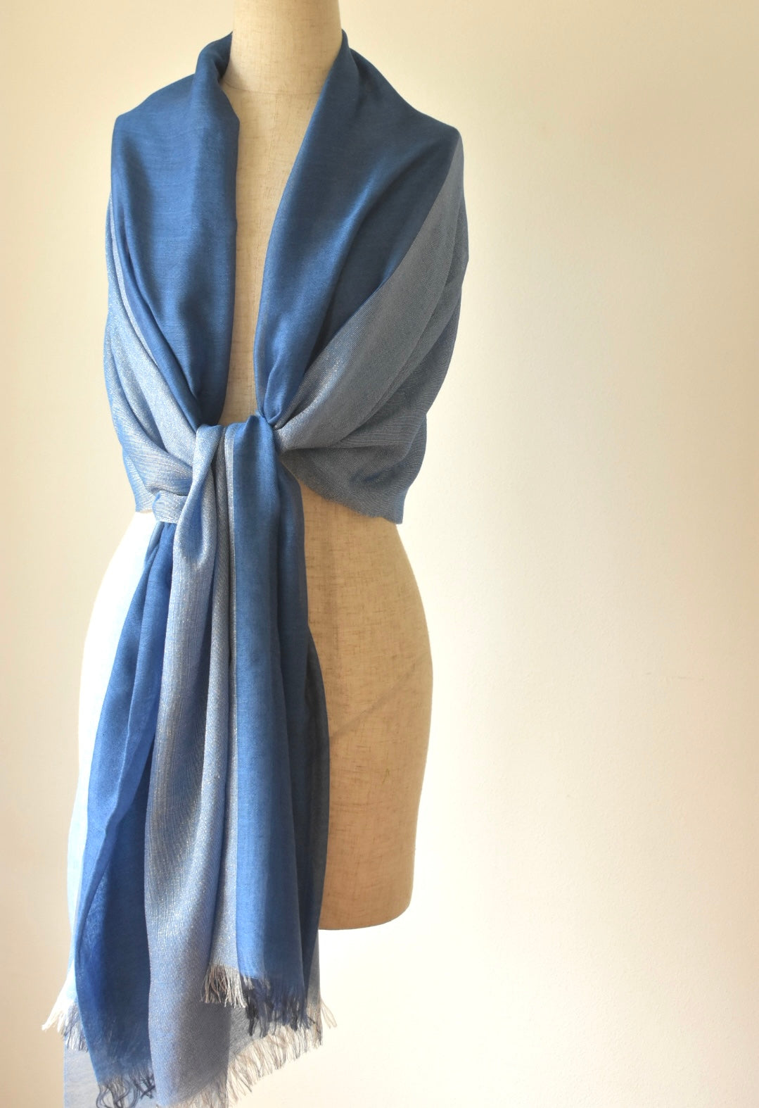 シルクカシミヤ ラメストール 25春夏新作 Stardust stole blue – 武藤株式会社 公式オンラインショップ